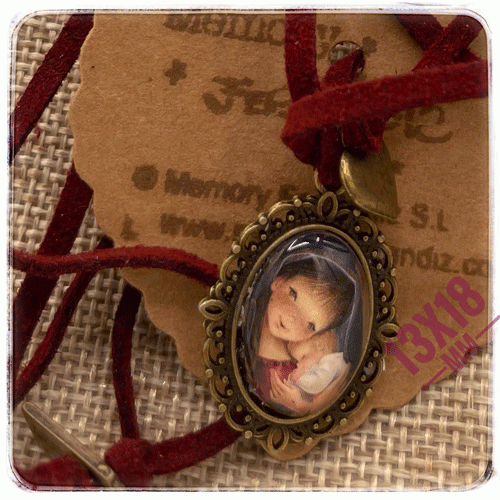 Medallita bronce 13x18mm con cristal lupa "Virgen Pórtico".